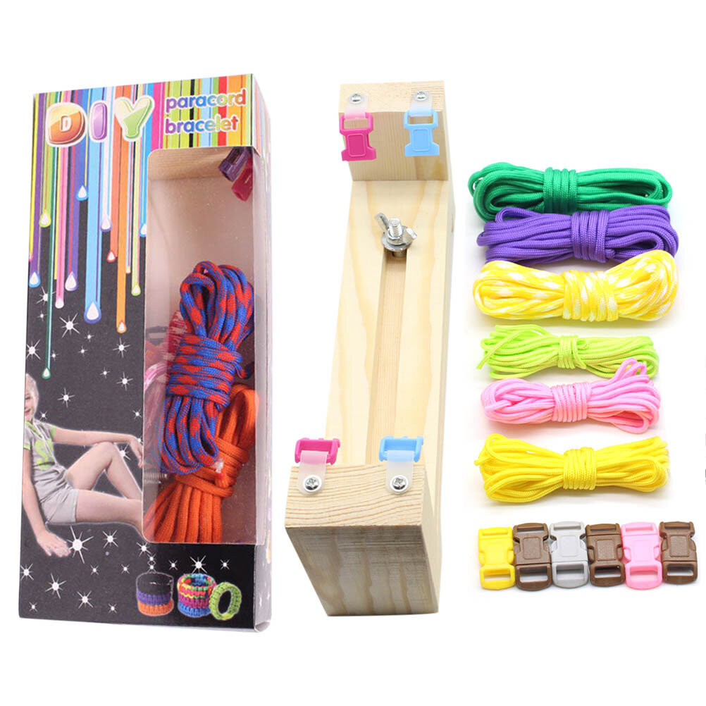 Набор для изготовления браслетов из паракорда своими руками, включающий пряжки для браслетов и инструменты для плетения из паракорда.