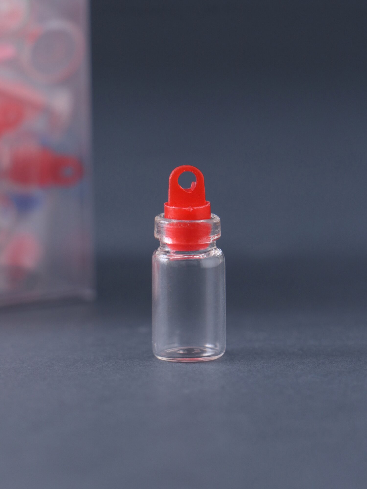 Баночка для хранения с пробкой и петелькой, стекло, для творчества и декора, 1.5 мл, набор 100 шт, 1.1×1.1×2.2 см микс