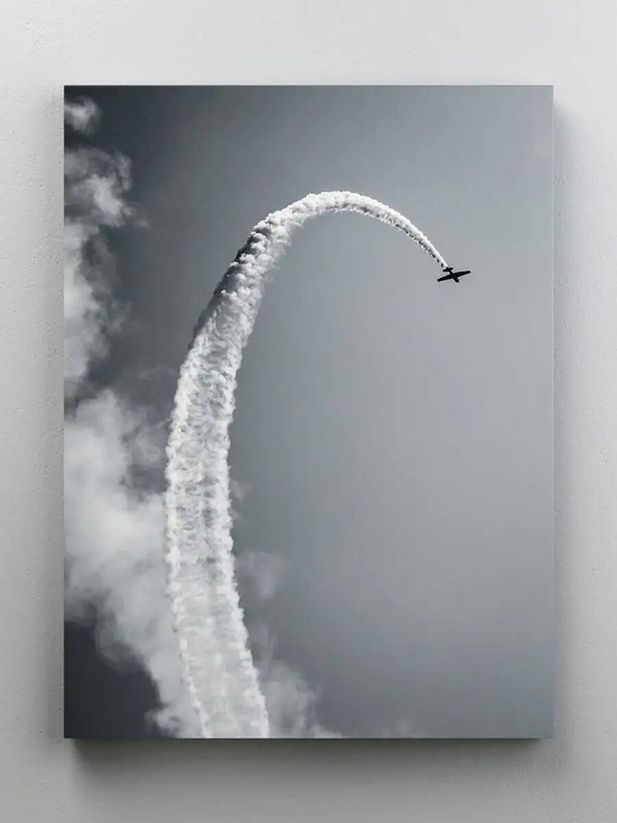 Интерьерная картина на холсте "Самолет на сером небе" размер 30x40 см