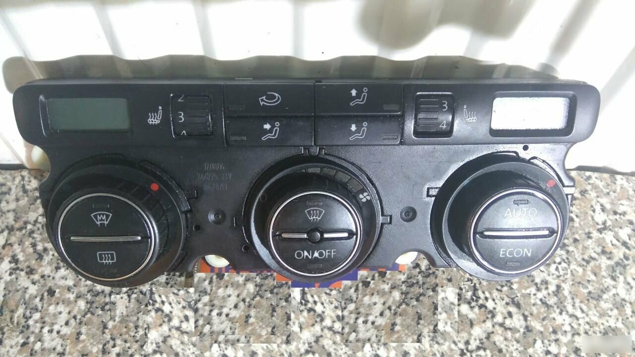 Блок управления климатической установкой VW Passat 3C0907044AJ