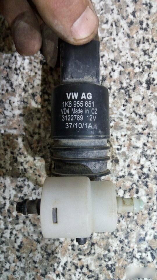 Насос омывателя 1k6955651 Volkswagen golf VI 1k6955651