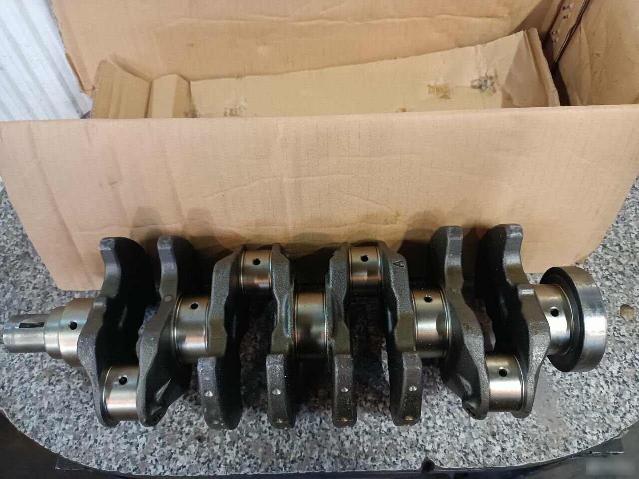 Коленвал Митцубиси Mitsubishi 4G64 новый в смазке MD191302