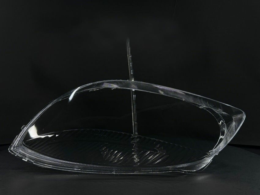 Левое стекло фары Skoda Fabia II 2007-2010