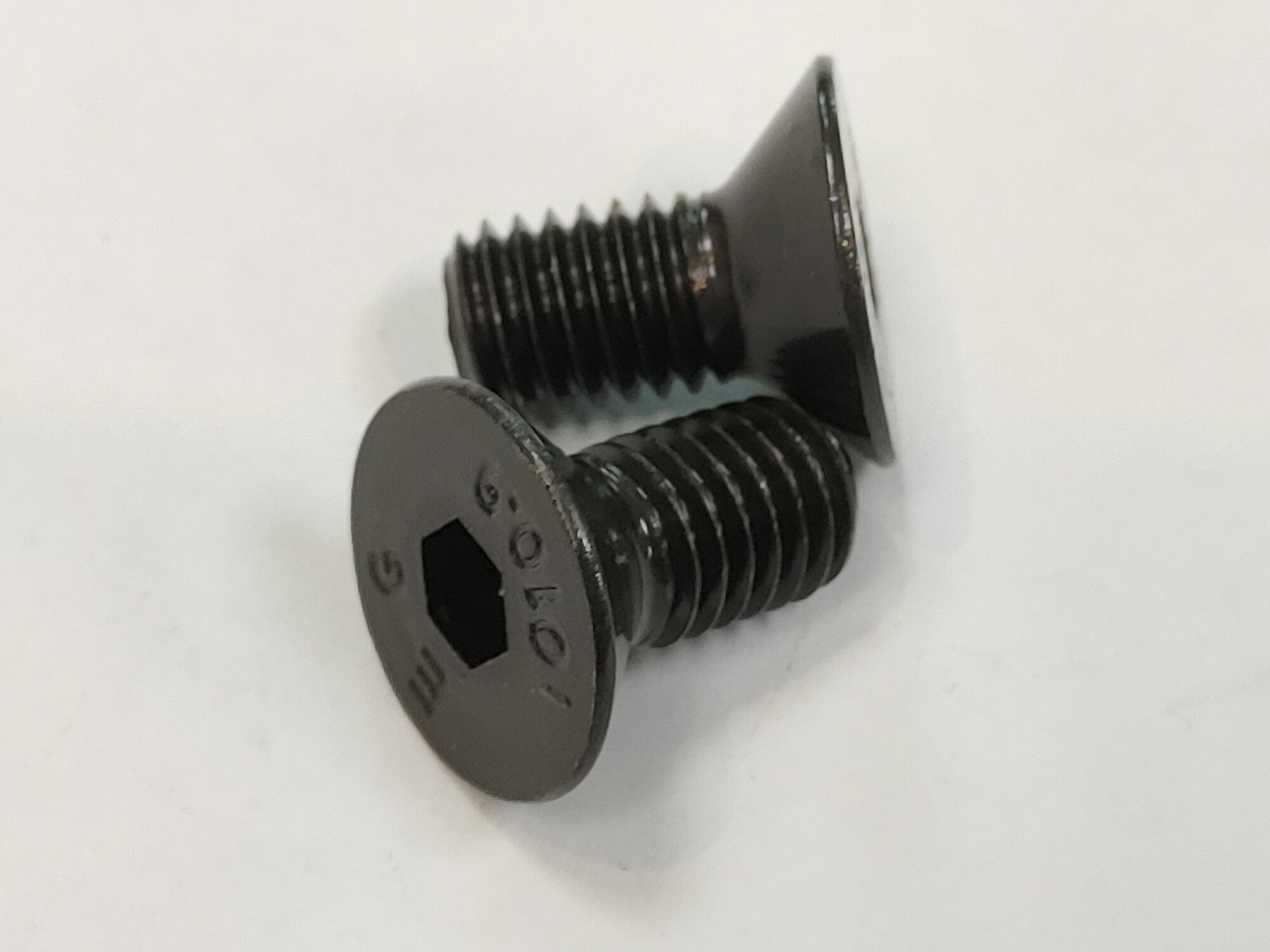 2 шт! Винт (болт) тормозного диска усиленный, прочность 10.9, для автомобилей Nissan, Renault, Lada, аналог 01422S801E; 4020900QAB; 410054EA0A; 7703004128; 7703004176; 8200625076; 8200787033; BS0466, Mercedes A2204210171