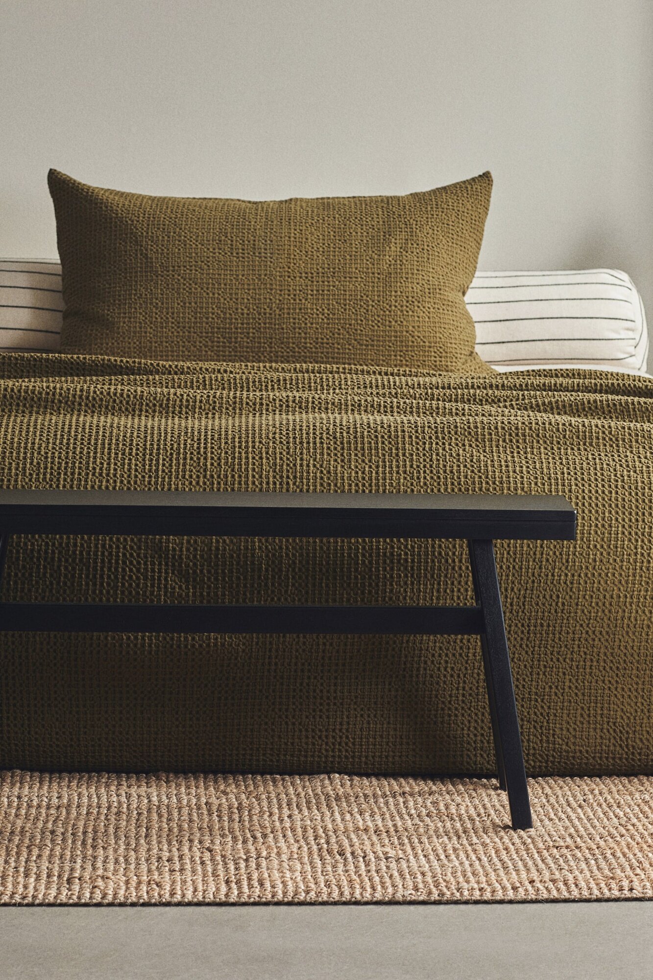 Скамейка деревянная H&M, акация, размер 43 x 19 x 90 см, цвет черный