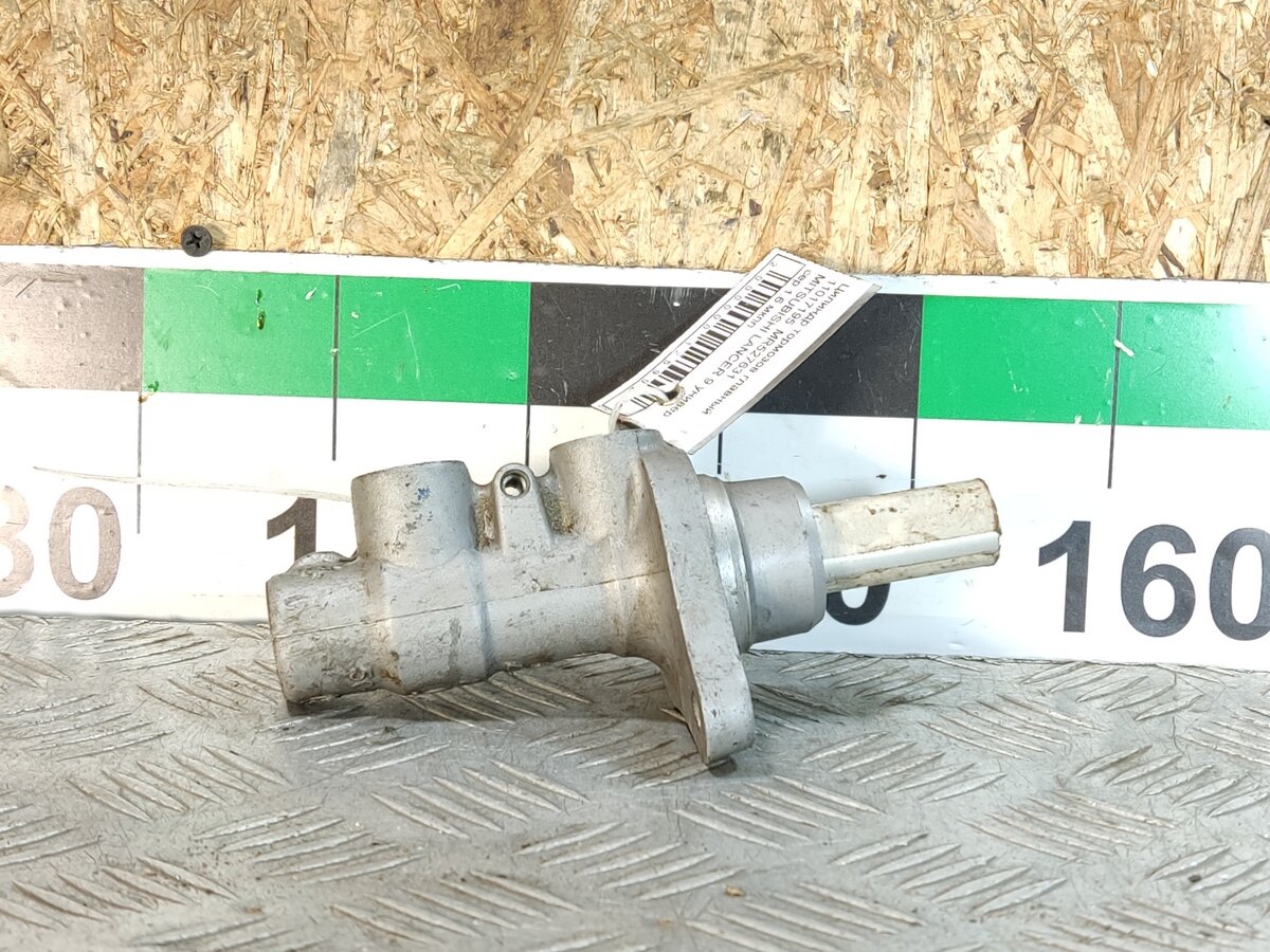 Цилиндр тормозов главный MITSUBISHI Lancer 9 MR527631