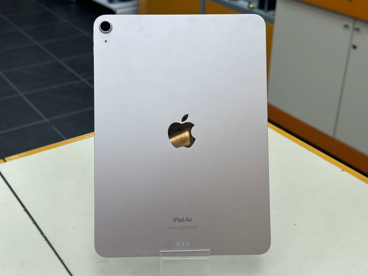 Планшет Apple "iPad Air 5" , 10, 9", WiFi, процессор M1, 8/64 Гб