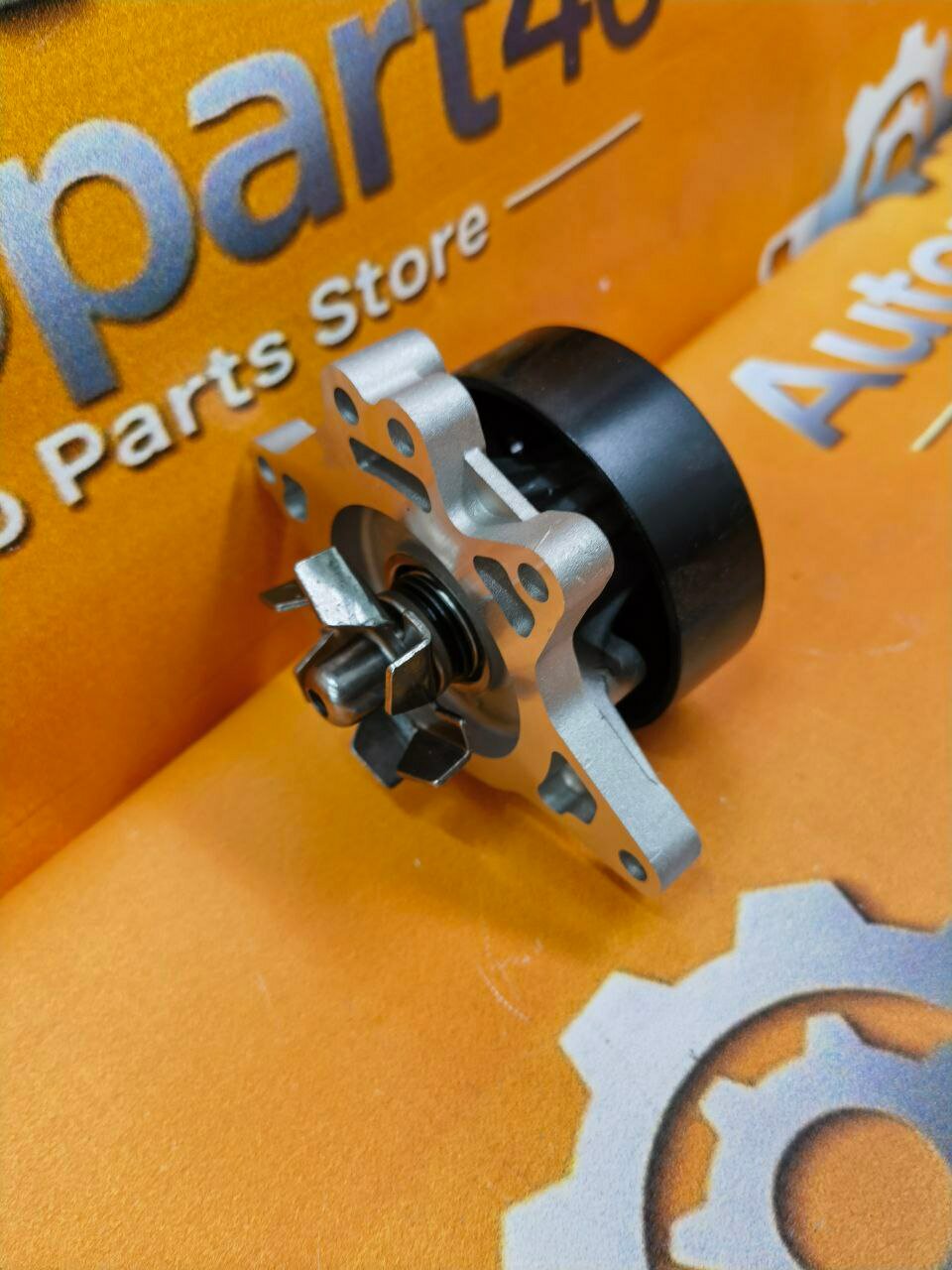 Насос водяной (помпа) оригинал Джили Эмгранд ЕС7 2009-2016г. двигатели 1.5 1.8 Geely Emgrand EC7