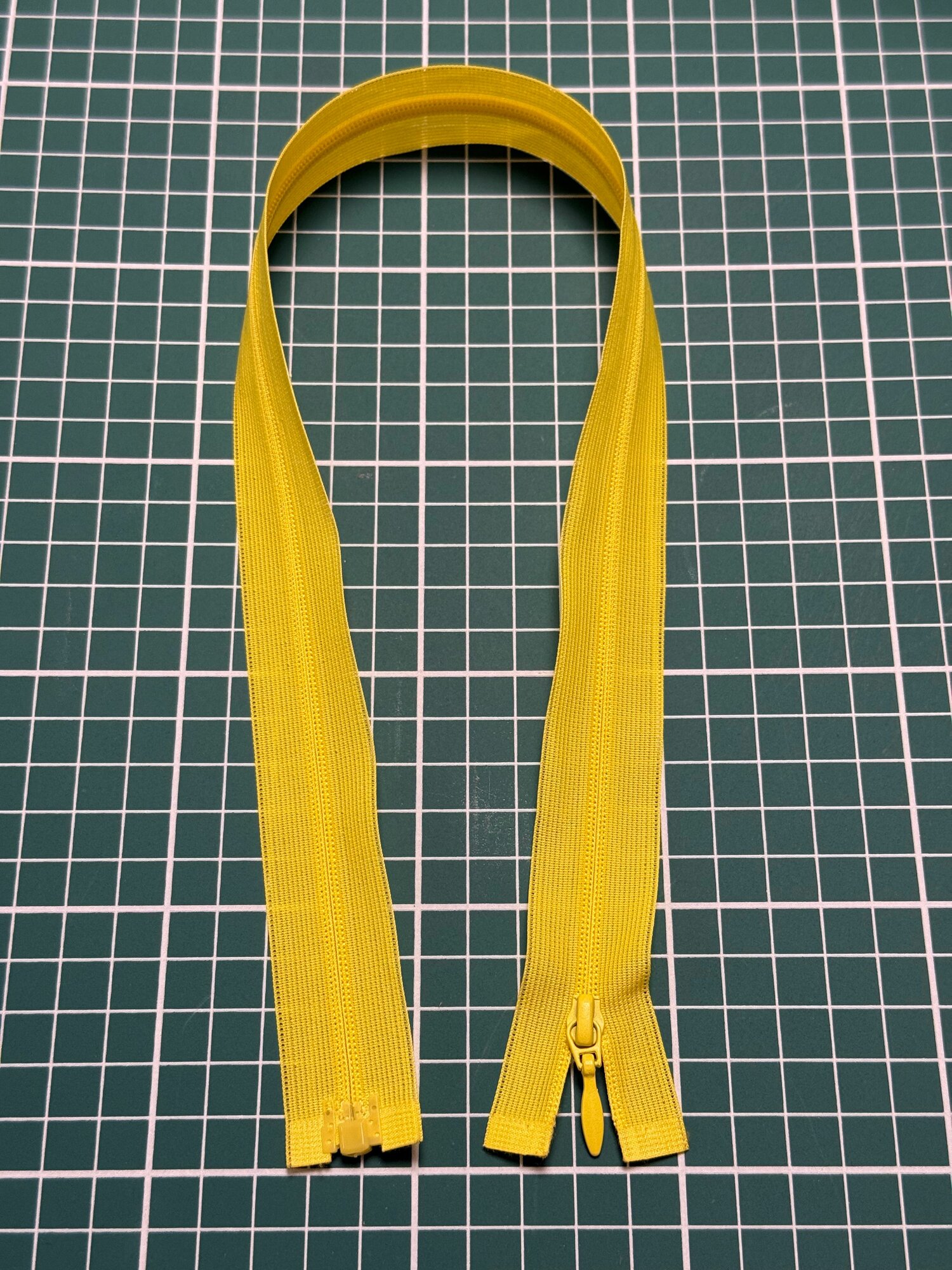 Молния Потайная , замок автомат, цвет желтый, 50 см, цена за 1 штуку.