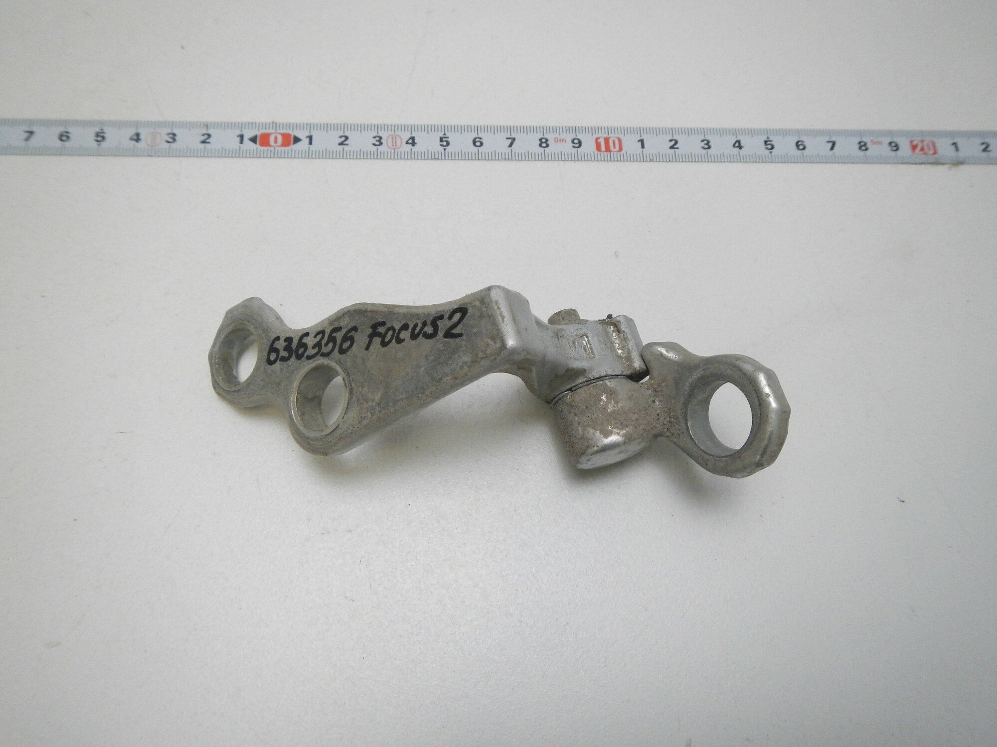 Б/У Петля двери передней левой верхняя, Ford (Форд)-FOCUS 2 (05-08) FORD FOCUS 2 (05-08) Люфт. 636356 FORD арт. 3M51R228...