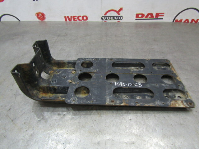 Кронштейн переднего крыла задний MAN TGX, TGA, TGS