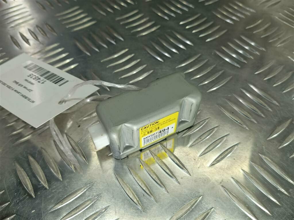 Датчик удара (AIR BAG) Б/У для MITSUBISHI LANCER IX рестайлинг (2005—2010) MR587494