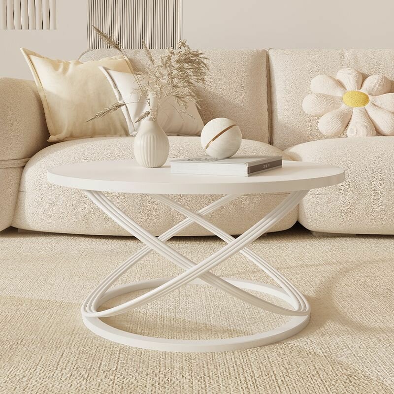 Журнальный столик круглый в гостиничных апартаментах маленький чайный столик