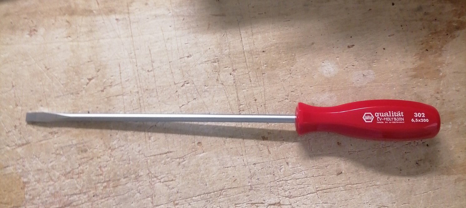 Отвертка Wiha 302, прямой шлиц, магнитный наконечник, SL6.5х200, длина отвертки 300 мм Германия