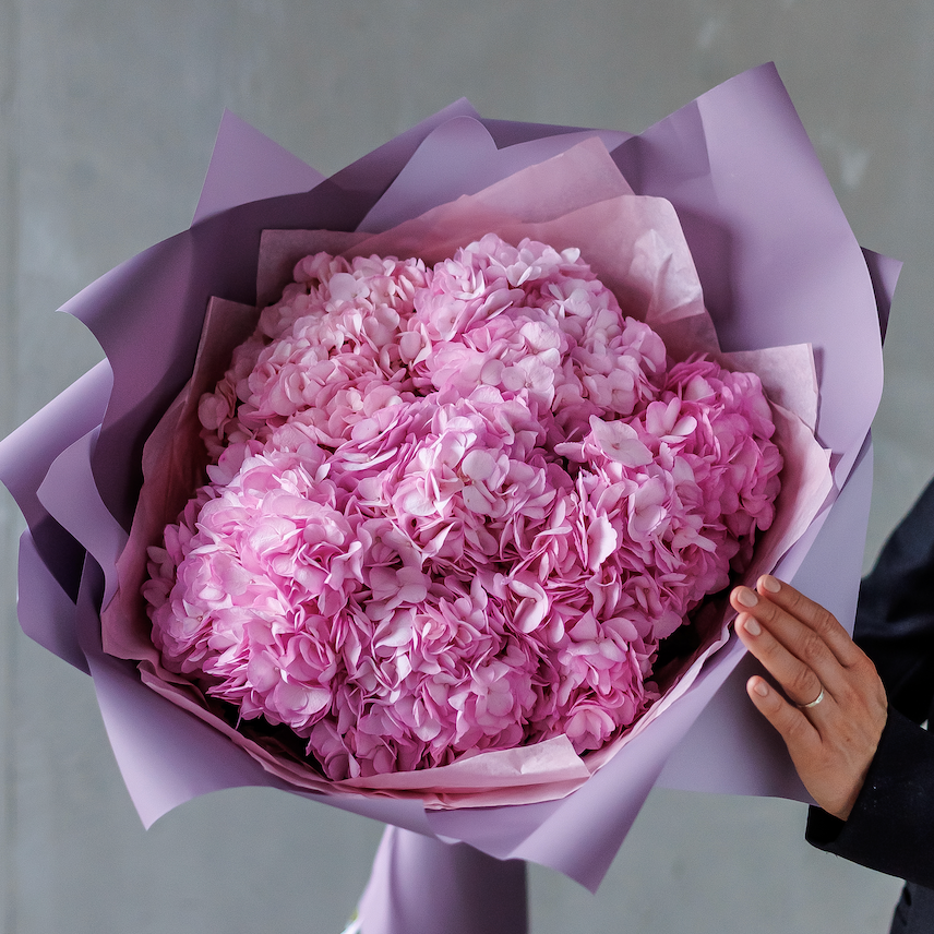 Букет из гортензий "Розовый Агат", 7 шт, в красивой упаковке