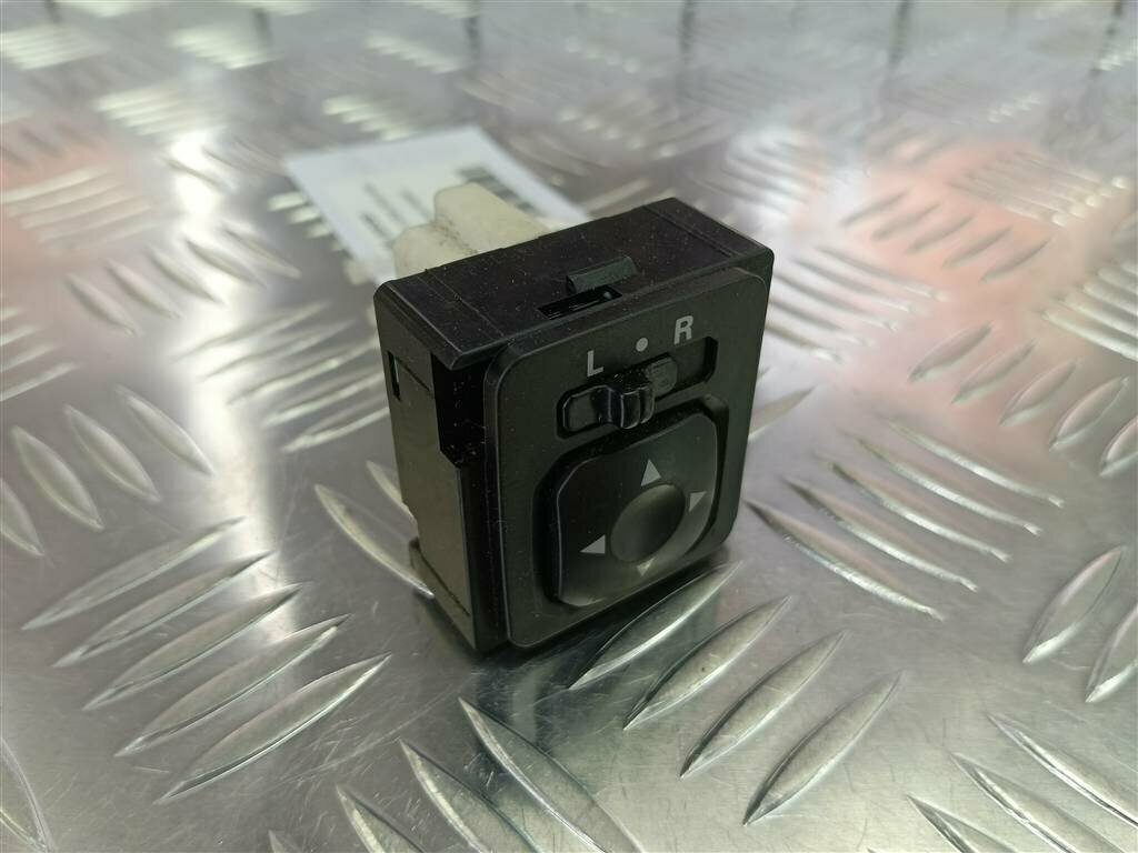 Кнопка регулировки зеркал Б/У для MITSUBISHI LANCER IX рестайлинг (2005—2010) MR417977