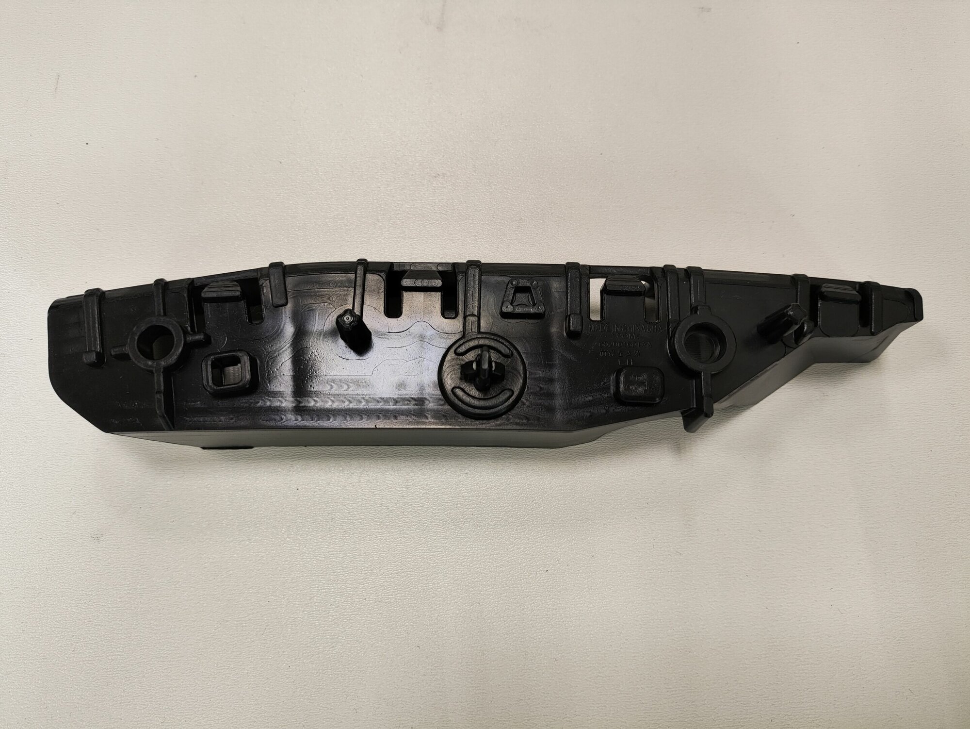 Кронштейн бампера переднего левый Chery Arrizo 8 [1.6 16V 7AMT седан Turbo] 602001599AA