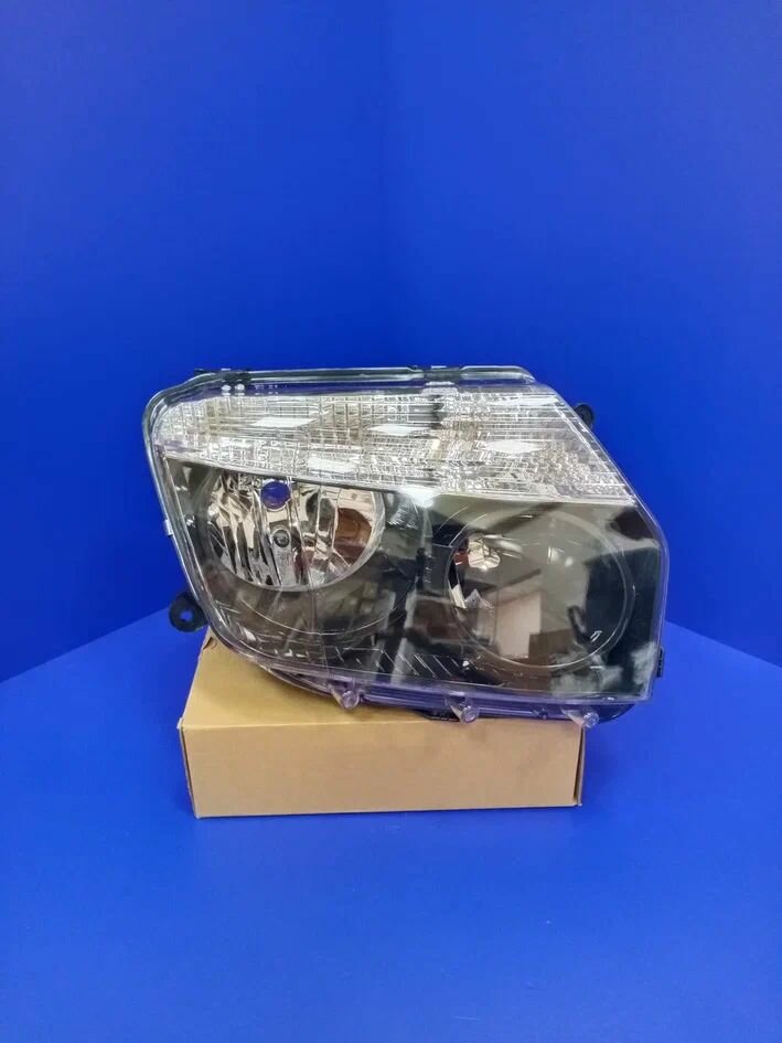 Фара правая Рено Дастер черная Duster с корретором в сборе