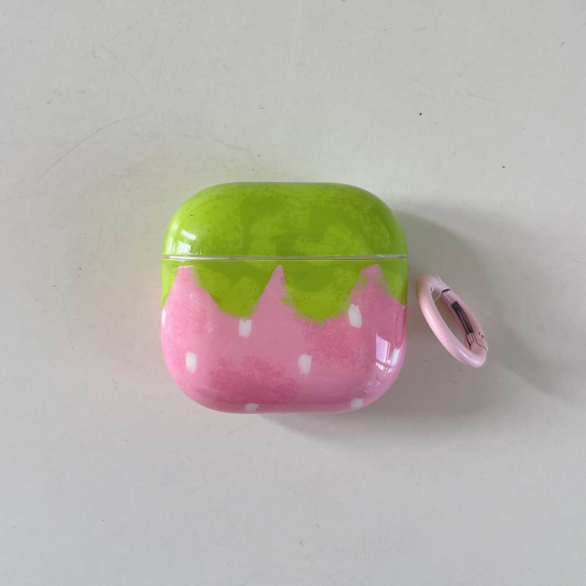Чехол для AirPods Pro 3 клубника розово-зеленый L2 с карабином