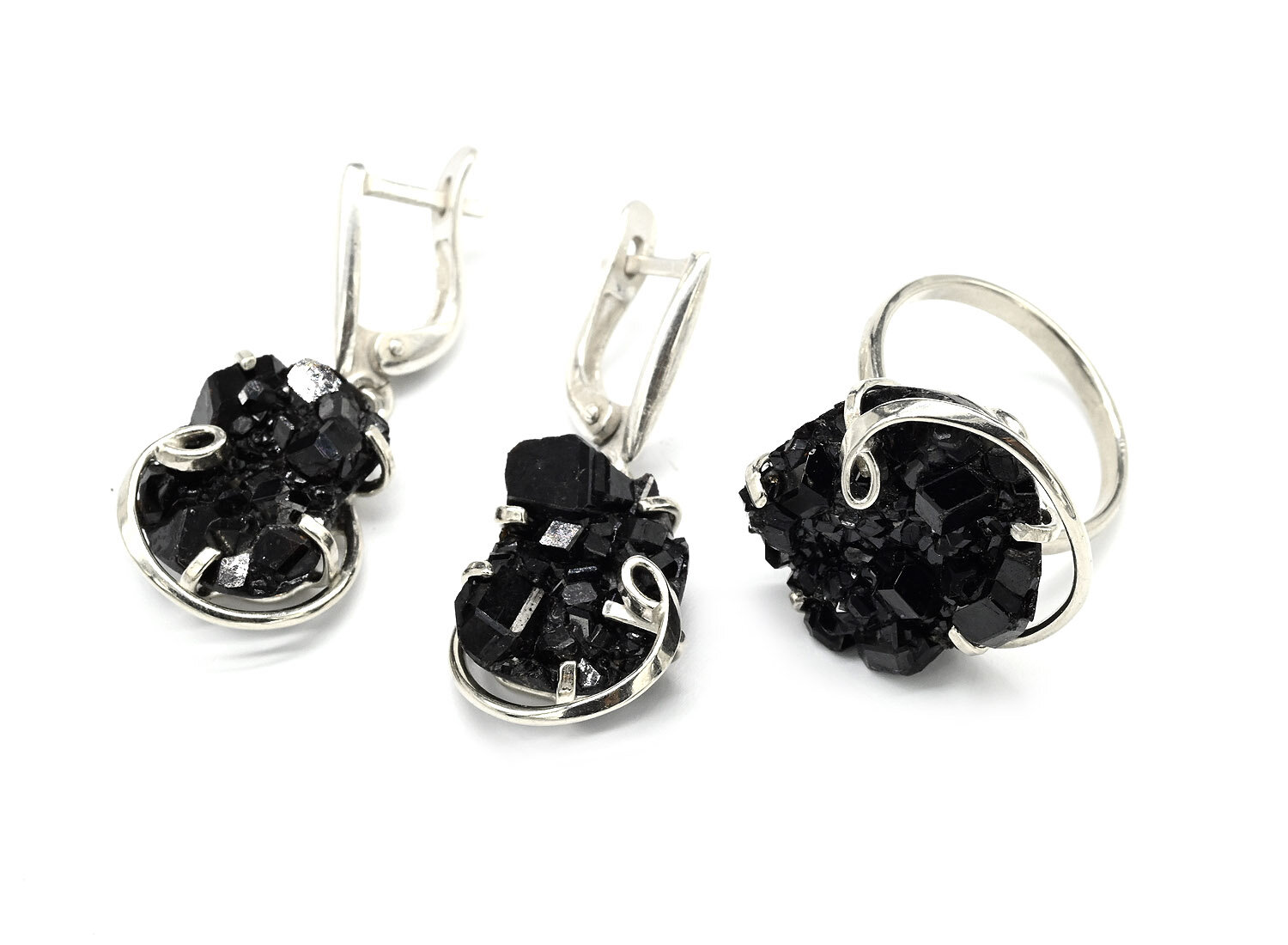 Комплект бижутерии: серьги, кольцо, гранат