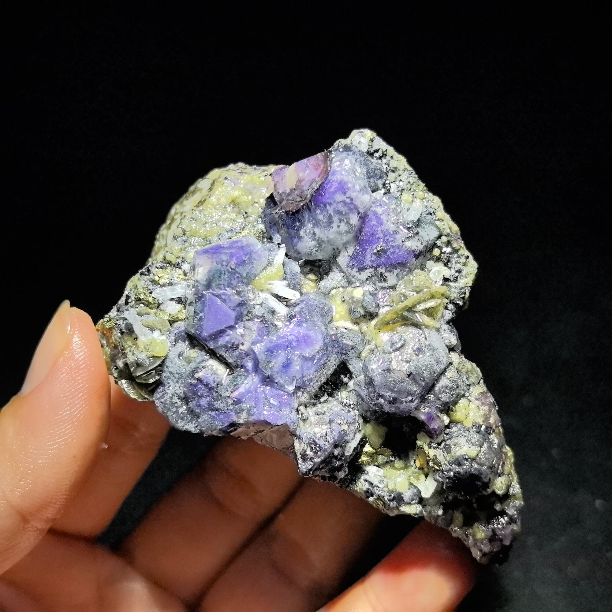 Фиолетовый флюоритовый кристалл кластера, HONG SHUI RUN