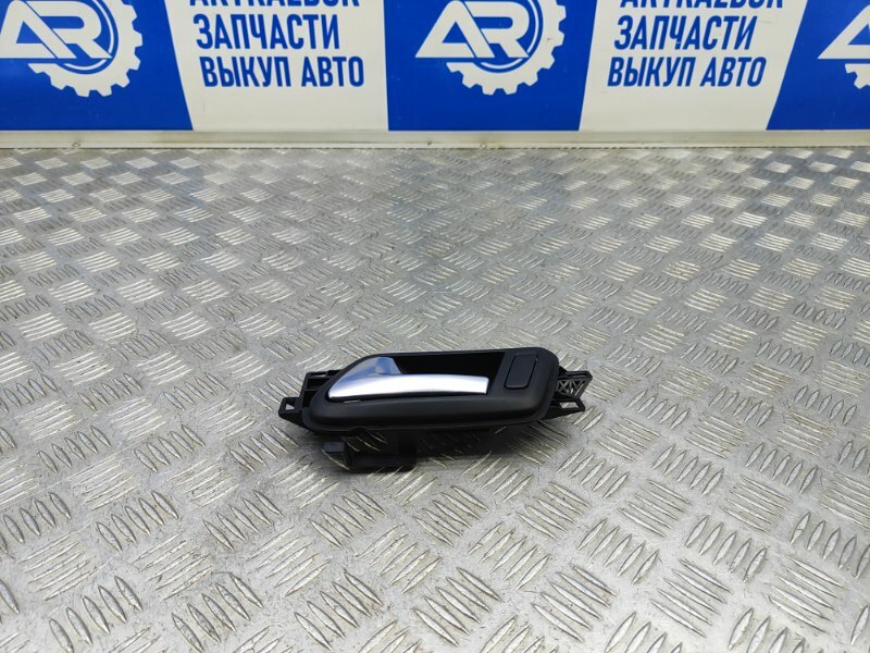 Б/У Ручка двери задней внутренняя левая Volkswagen Amarok / Фольксваген Амарок 2.0 CDCA 163 Л.С. дизель 2011