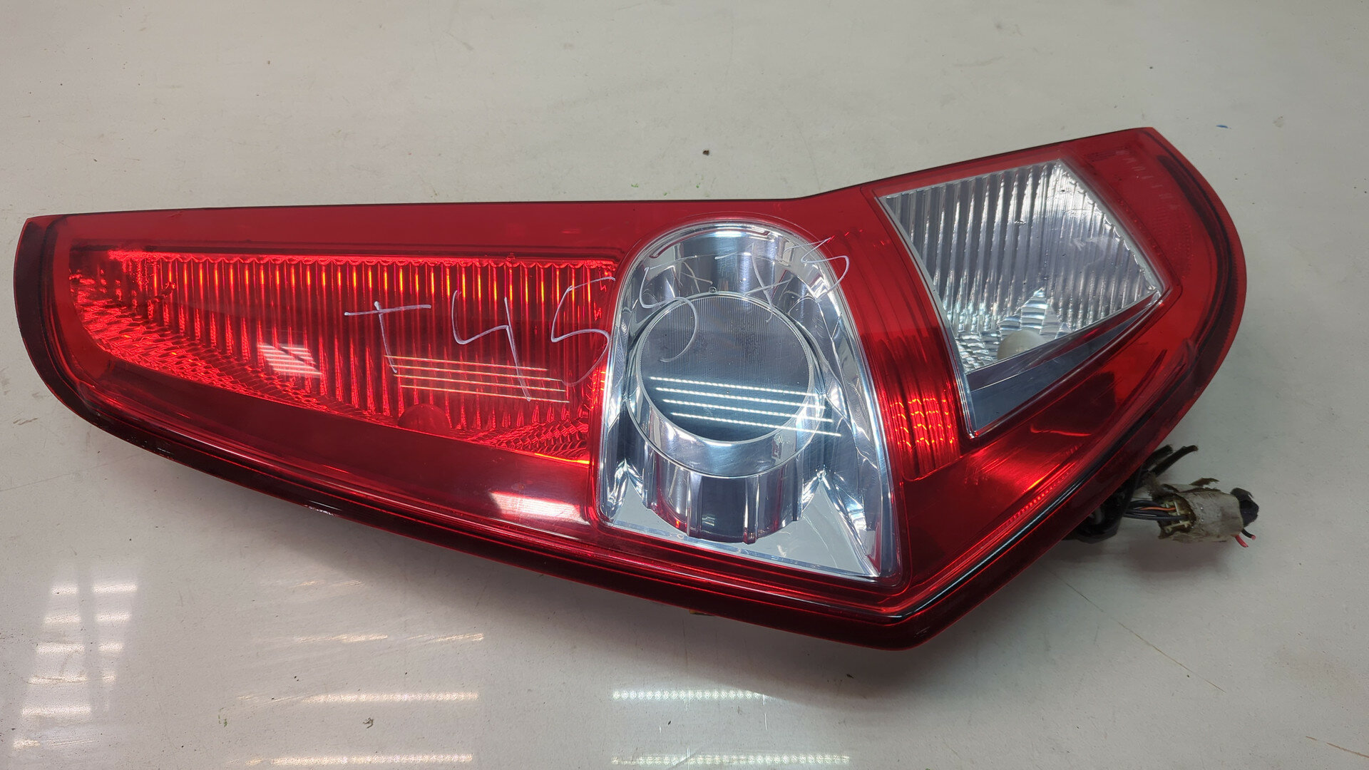 Фонарь (задний) левый Suzuki Splash Б/У