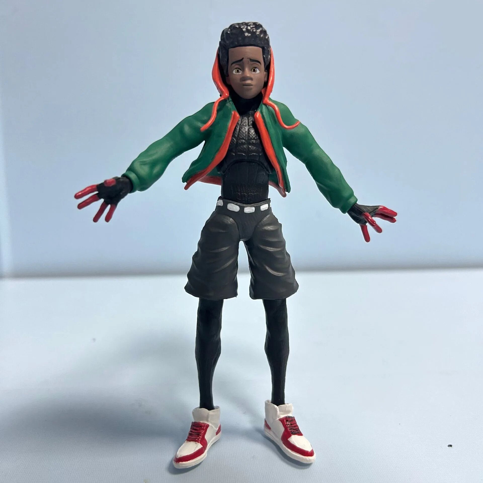 Фигурка Майлз Моралес из параллельного вселенной Bandai 10см Standing SpiderMan A