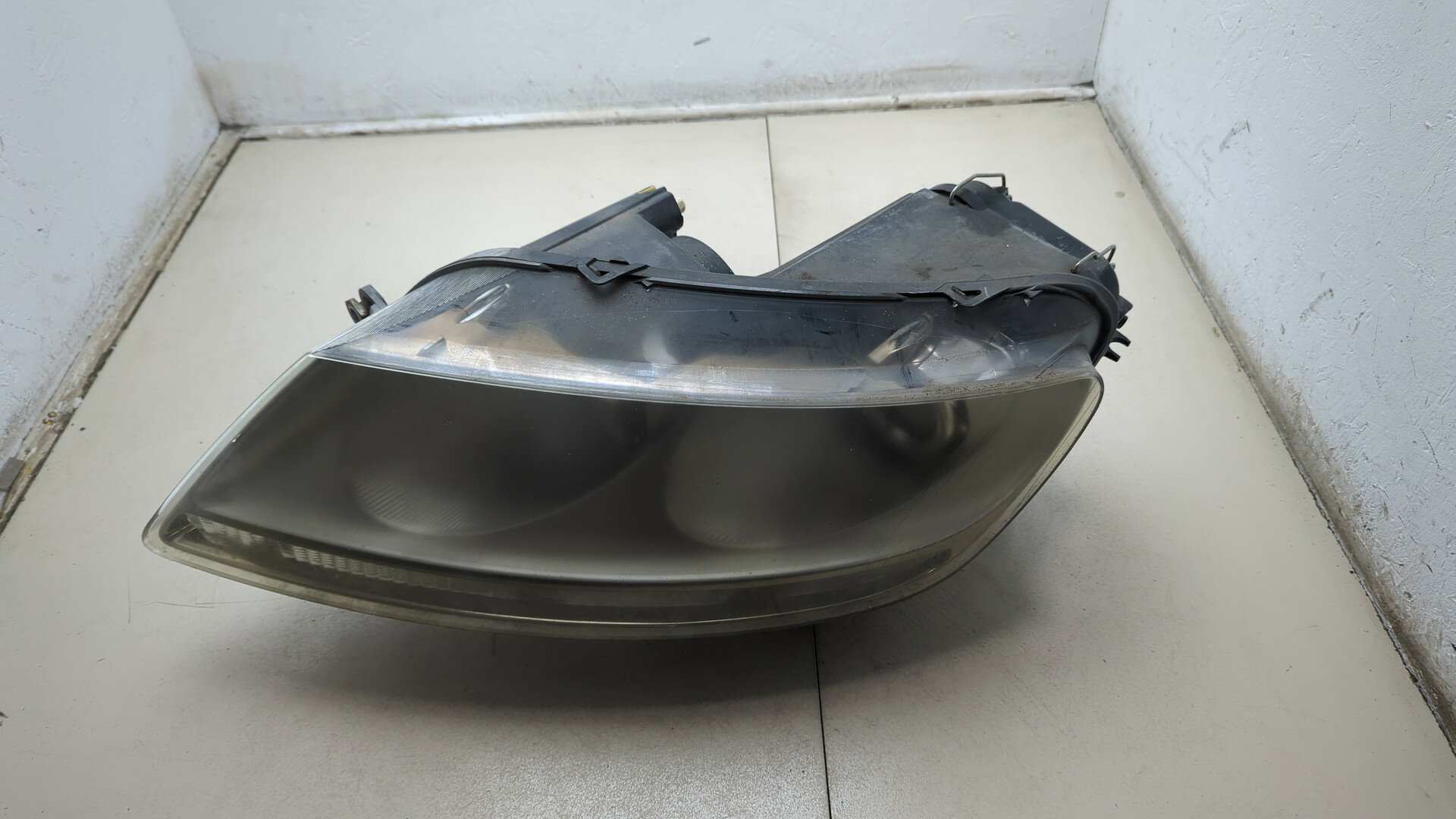 Фара (передняя) левая Volkswagen Phaeton Б/У