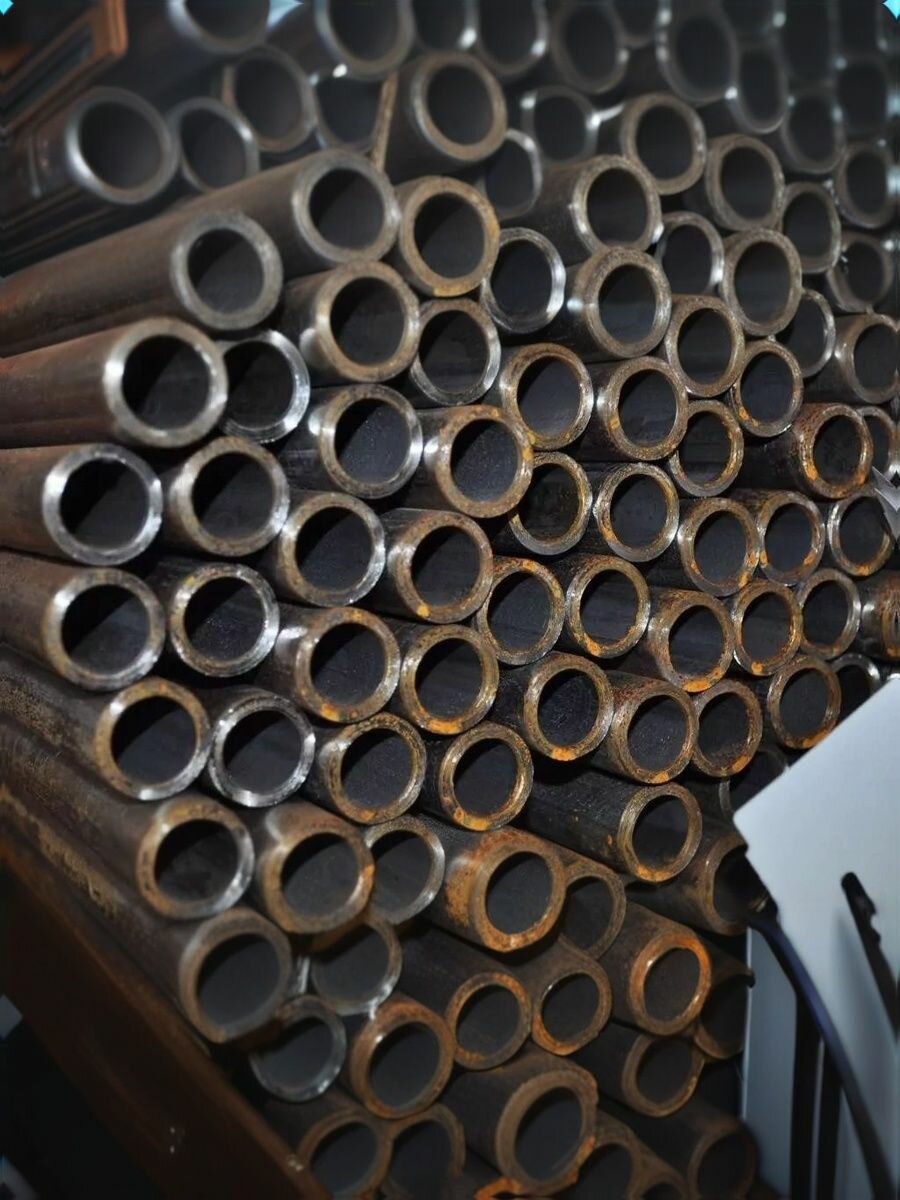 Труба бесшовная 38х3х1700 ст10, внешний диаметр 38 мм, стенка 3 мм, внутренний диаметр 32 мм, длина 1700мм, марка - ст10