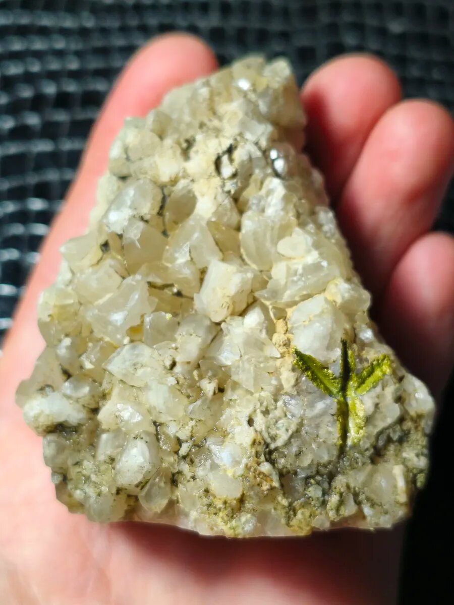 Кальцит друзочка оберег с руной защиты