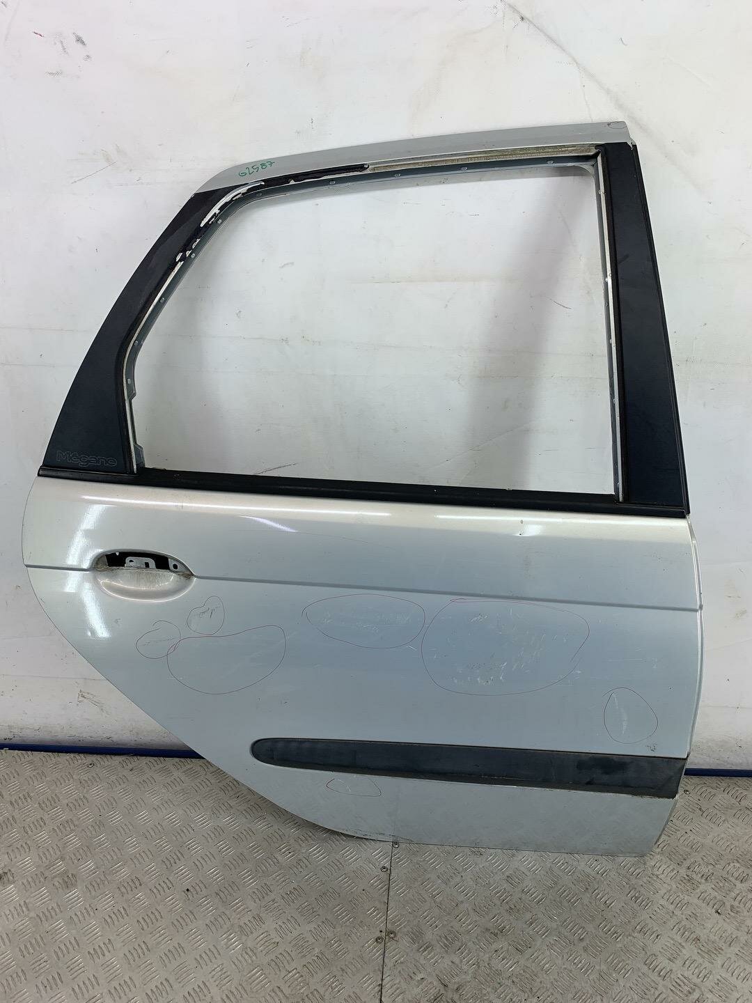 Дверь задняя правая Renault Scenic рест. 2002