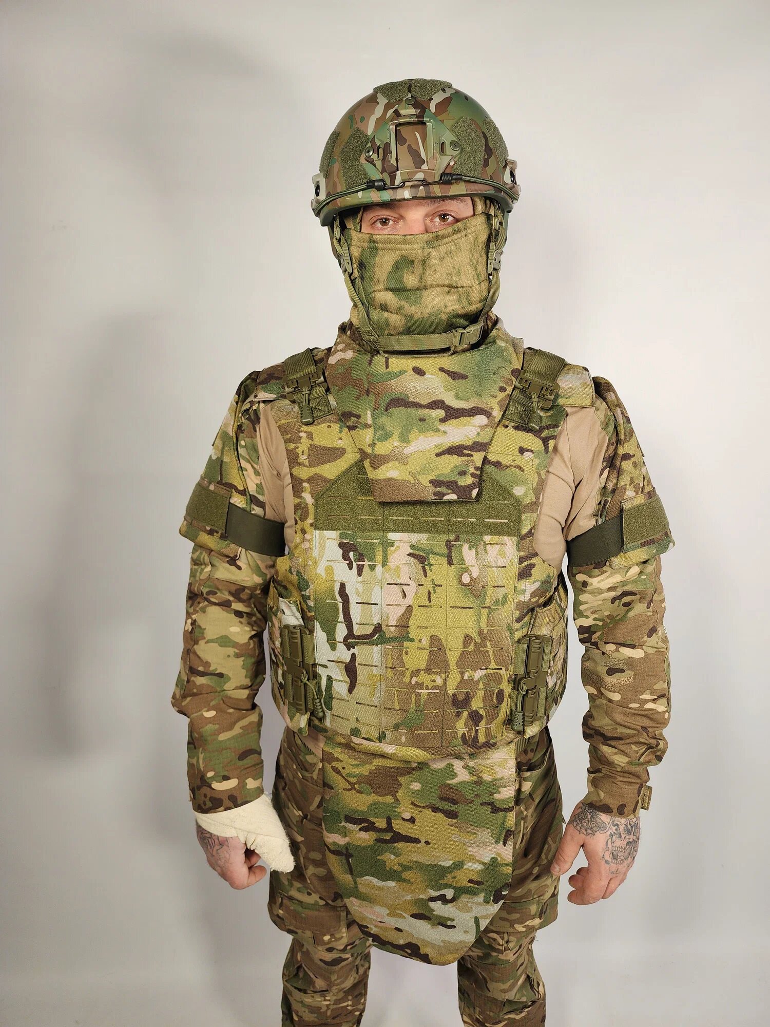 Бронежилет FULL ARMOR класс защиты Бр5 с баллистической защитой из свмпэ c бронеплитами. Цвет Мультикам