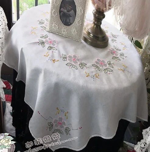 Скатерть вышитая 83x83см, Pattern C