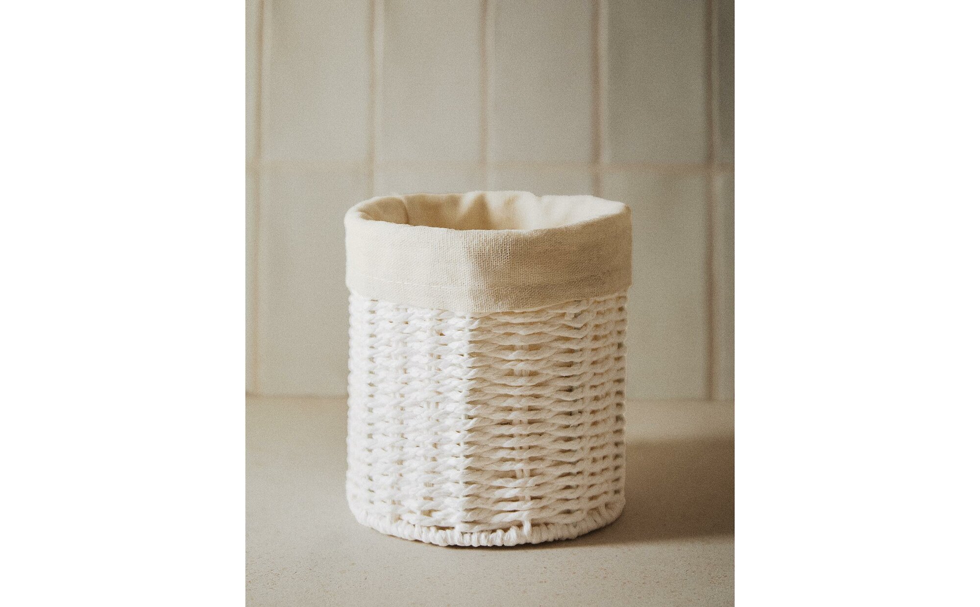 Круглая корзина с хлопковой подкладкой, 15 x 15 x 15 cm , white. Бренд - Zara Home