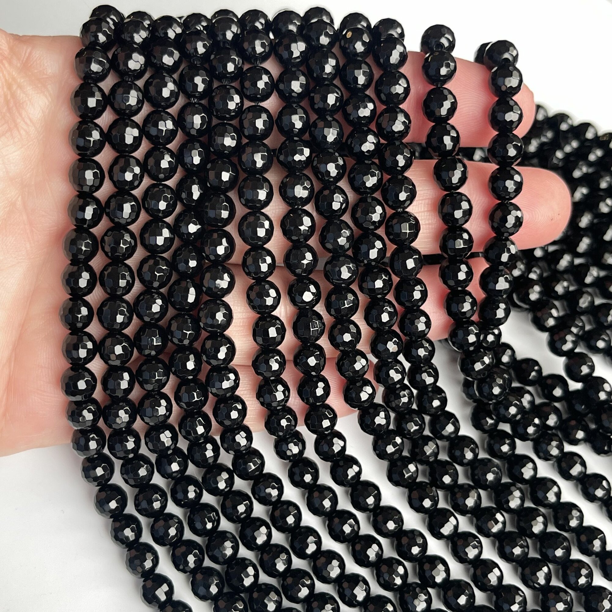 Бусины оникс черный А шар граненый 6 мм (нить 39 см), Suntrim