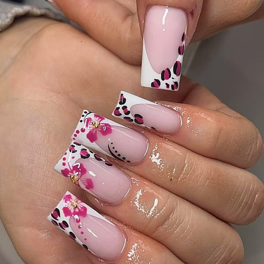 Короткий Квадратный Пресс на Ногтях Французские Типсы Поддельный Ноготь Полное Покрытие Накладного Ногтя с Цветочным Рисунком Искусственный Акриловый Ноготь