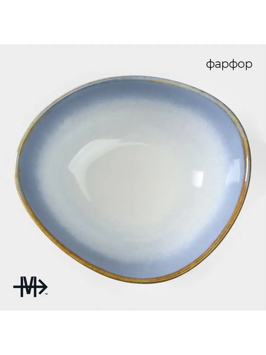 Голубой фарфоровый салатник для сервировки