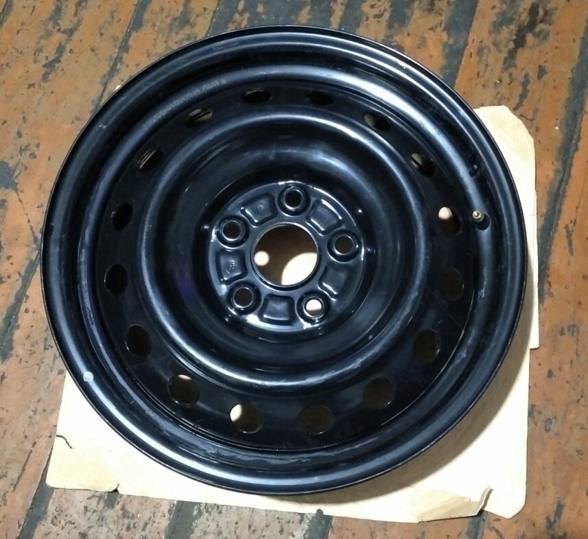 Диск штампованный R-16 оригинальный Toyota Corolla 2006-2025г