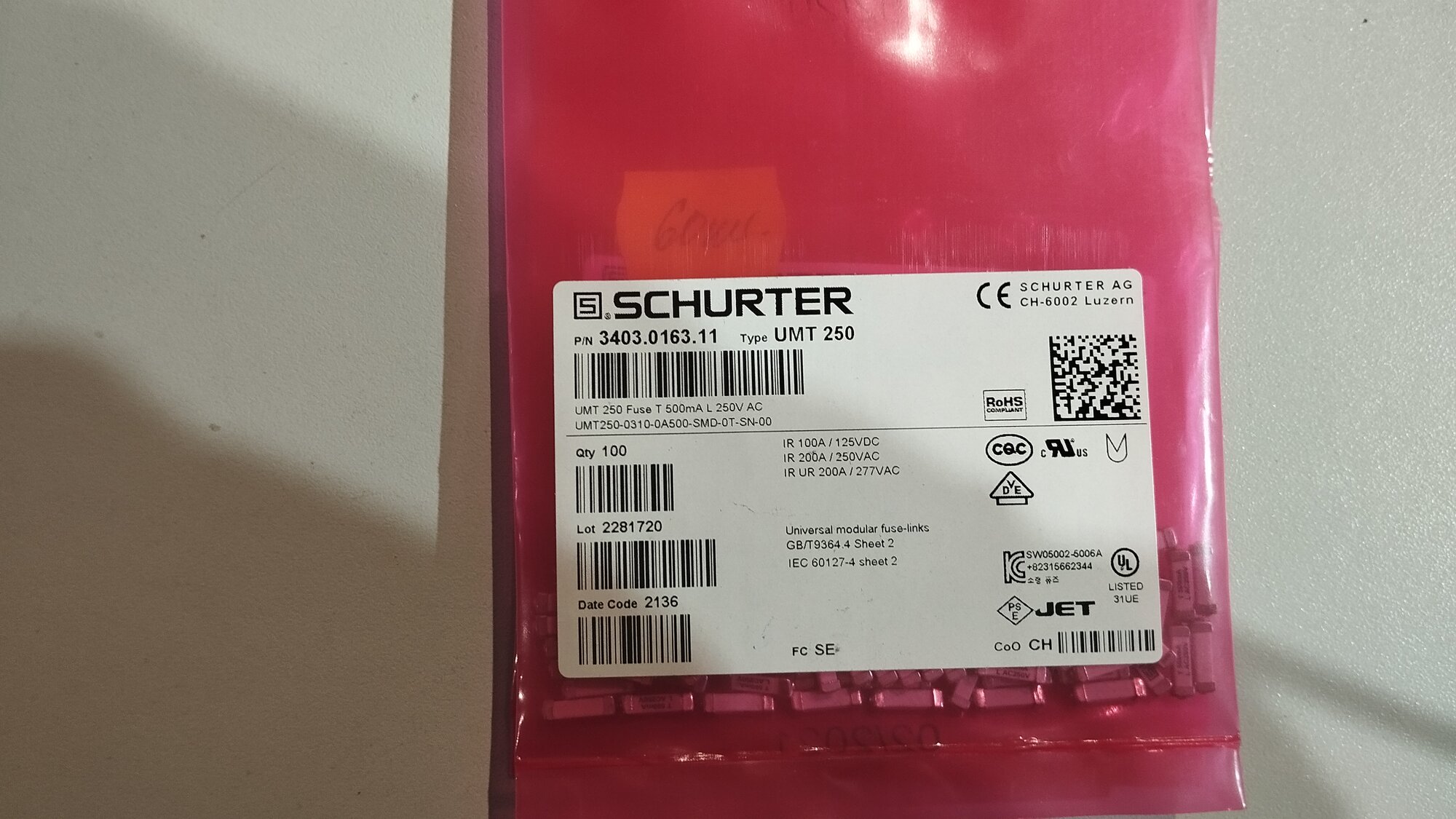 Керамический предохранитель с плавкой вставкой, медленный, от производителя SCHURTER , арт 3403.0163.11, 1 шт