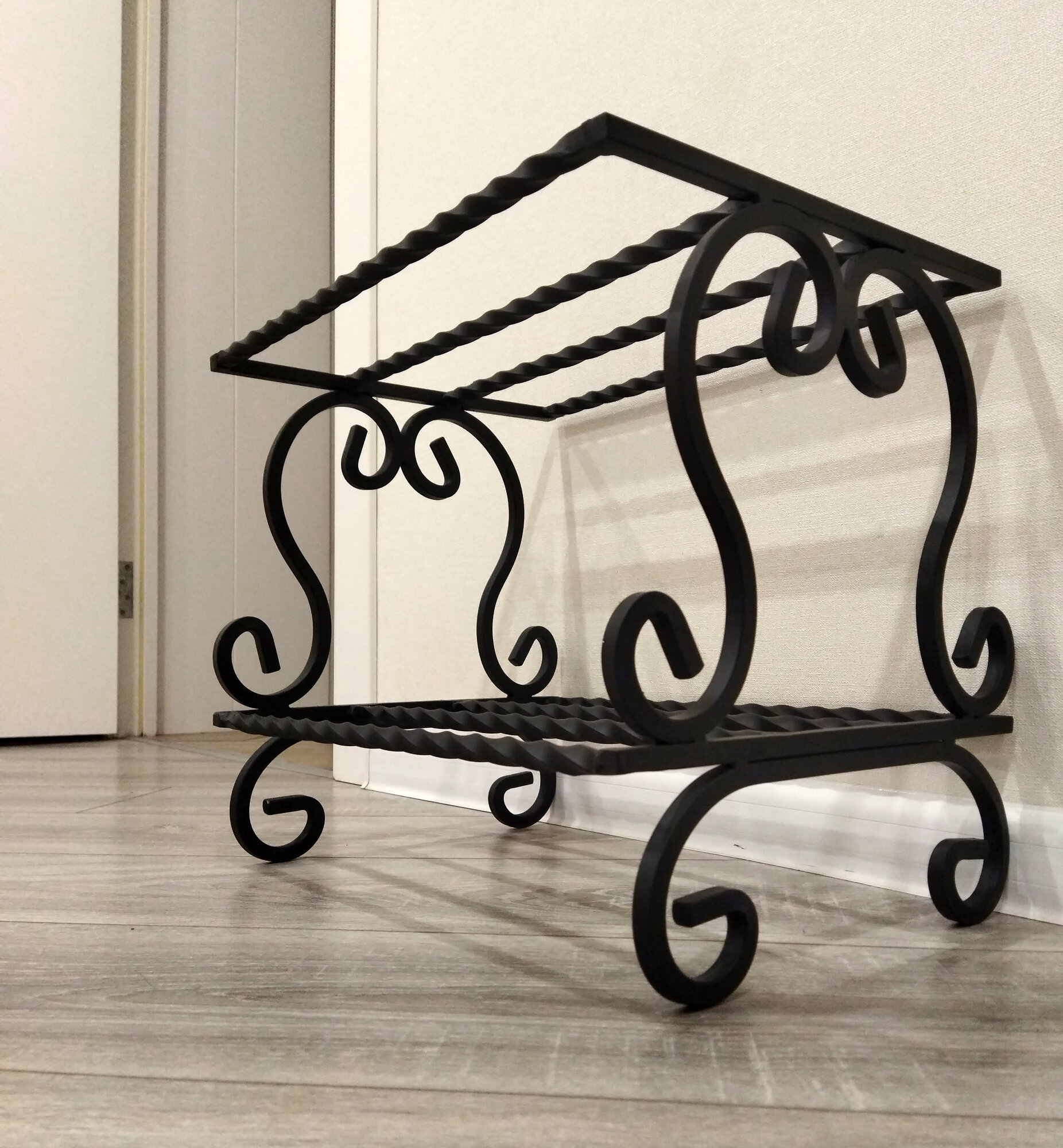 Кованая мини обувница для небольшой прихожей