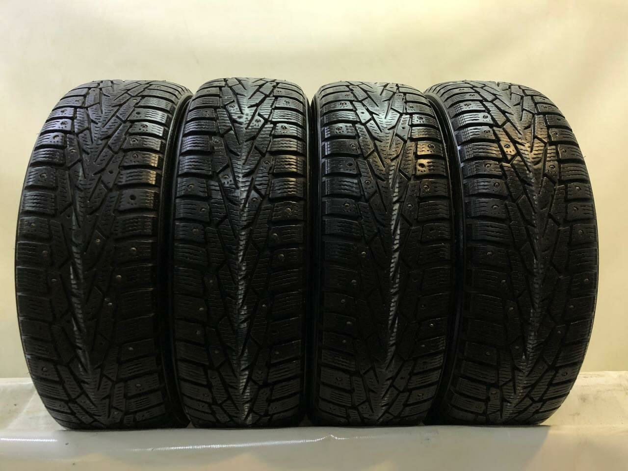 Зимние БУ шины шипованные Nokian Nordman 7 185/65 R15 30.0% износ PT0004523 KIR801