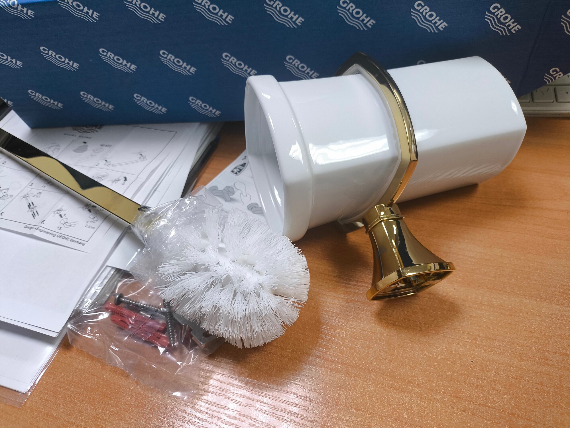 Туалетный ершик в комплекте Grohe Grandera 40946000 керамика, золото