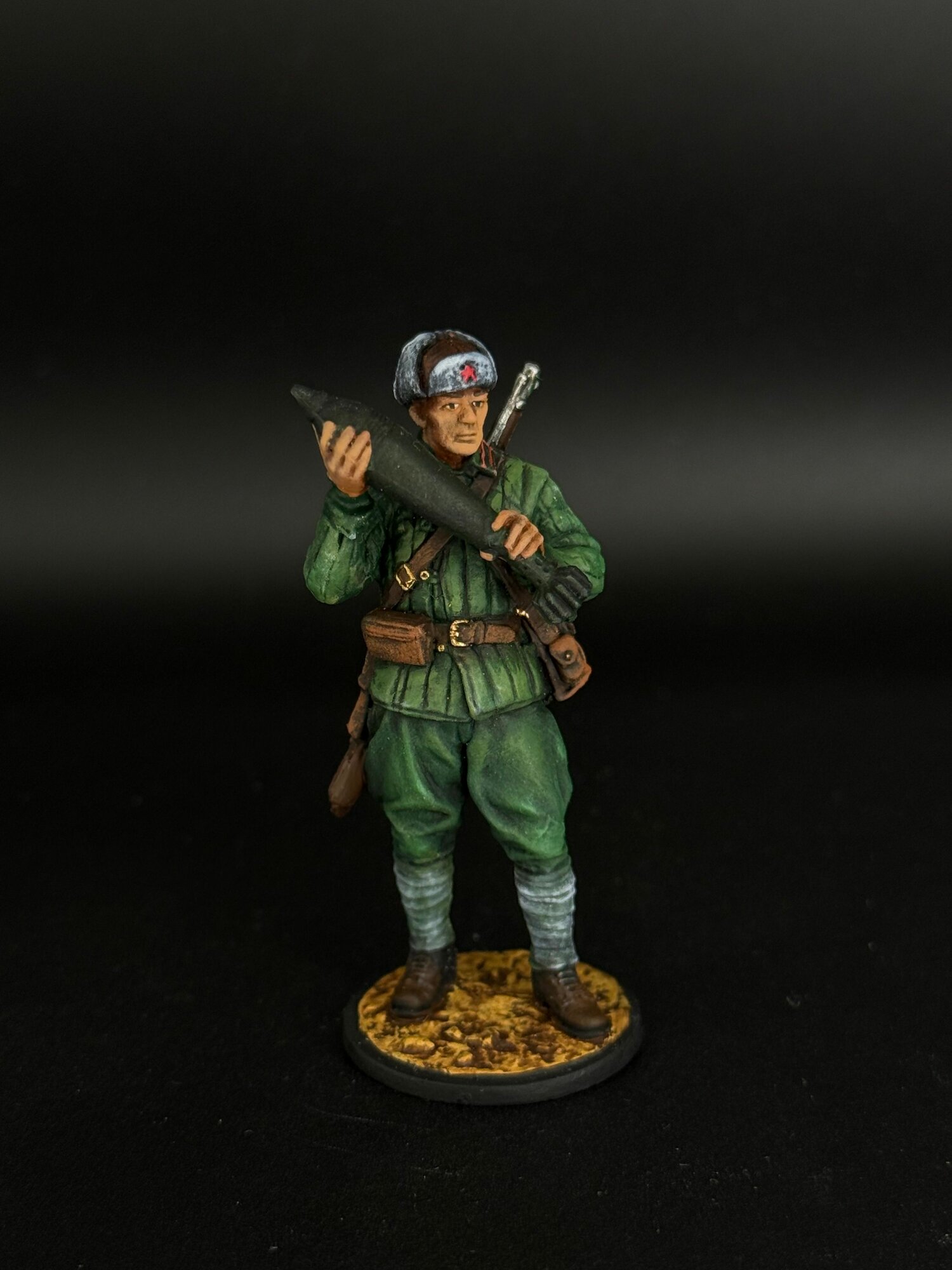 Коллекционный оловянный солдатик фигурка Красноармеец-мин с миной к 120-мм плк. миномёту 1941-43 СССР 54 мм масштаб 1:32 ручная роспись