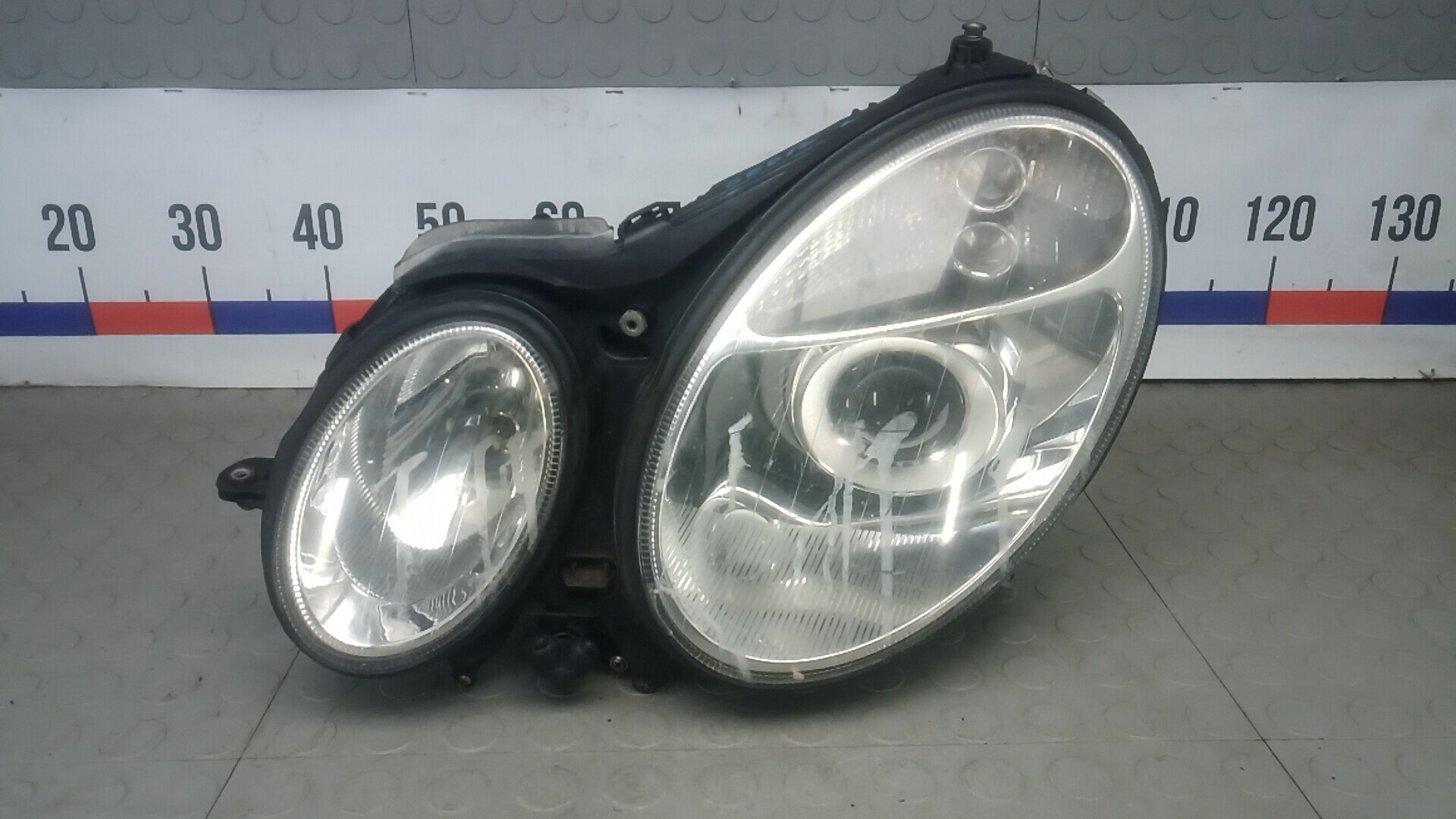 Фара левая MERCEDES BENZ E-CLASS W211