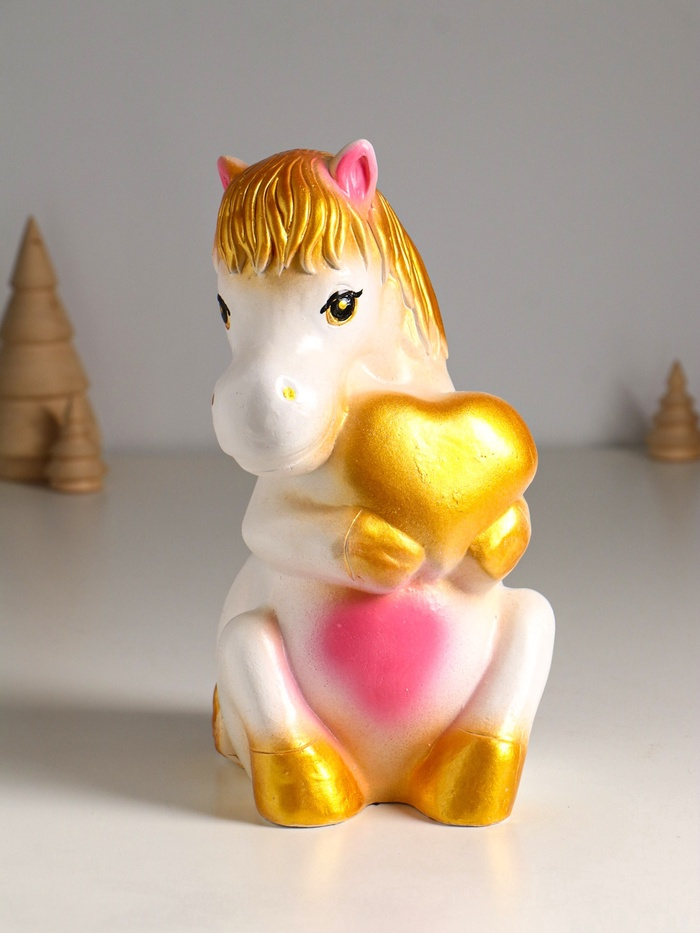 Копилка для денег символ года 2026 Лошадь с сердцем, белая с золотом, 23 см