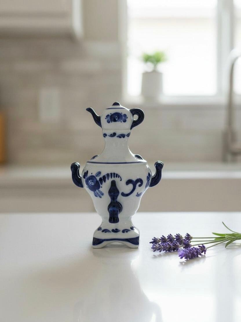 Статуэтка Китобой "Самовар", фарфор, ручная работа, 13x8.5x7.5 см