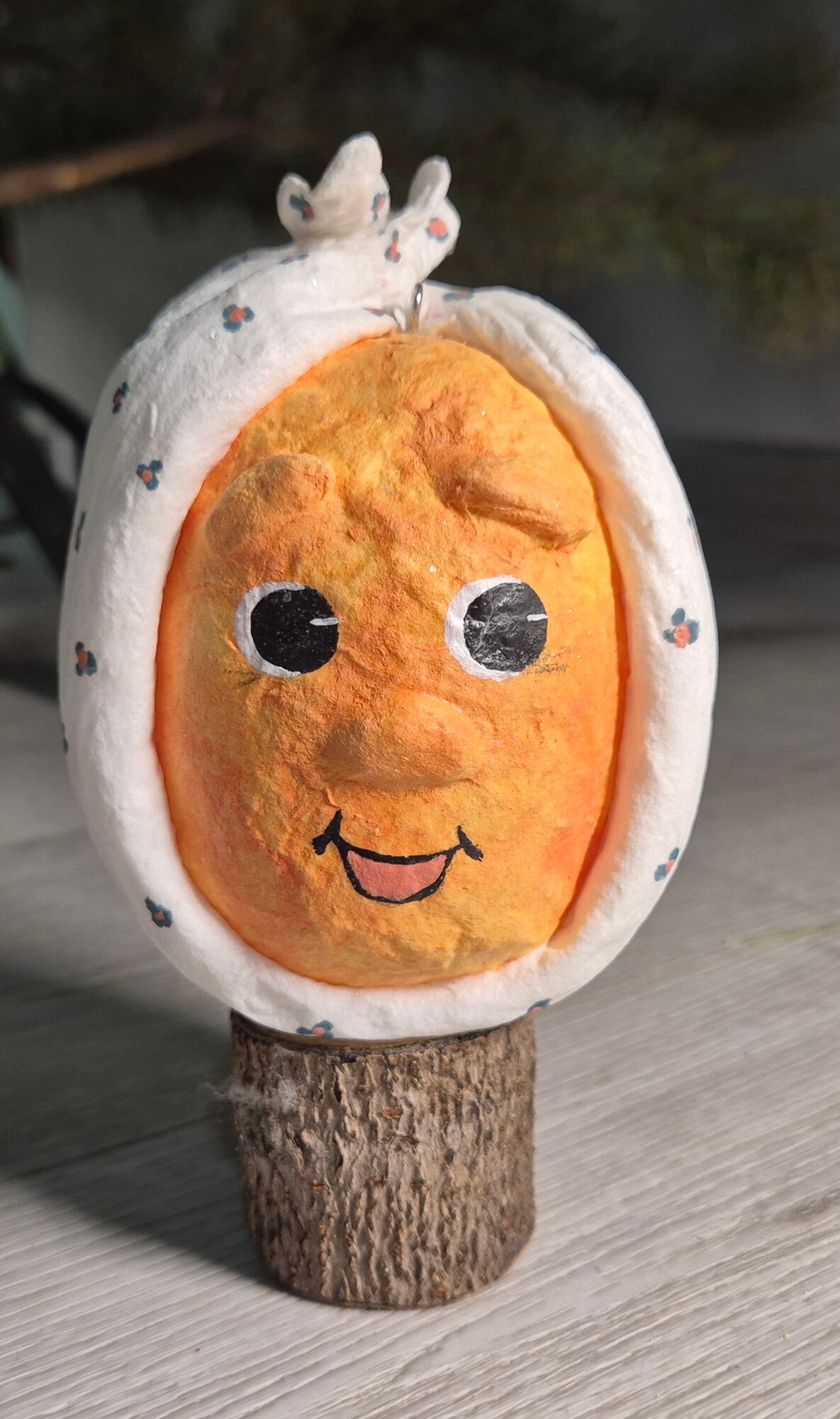 Колобок ватный на пеньке