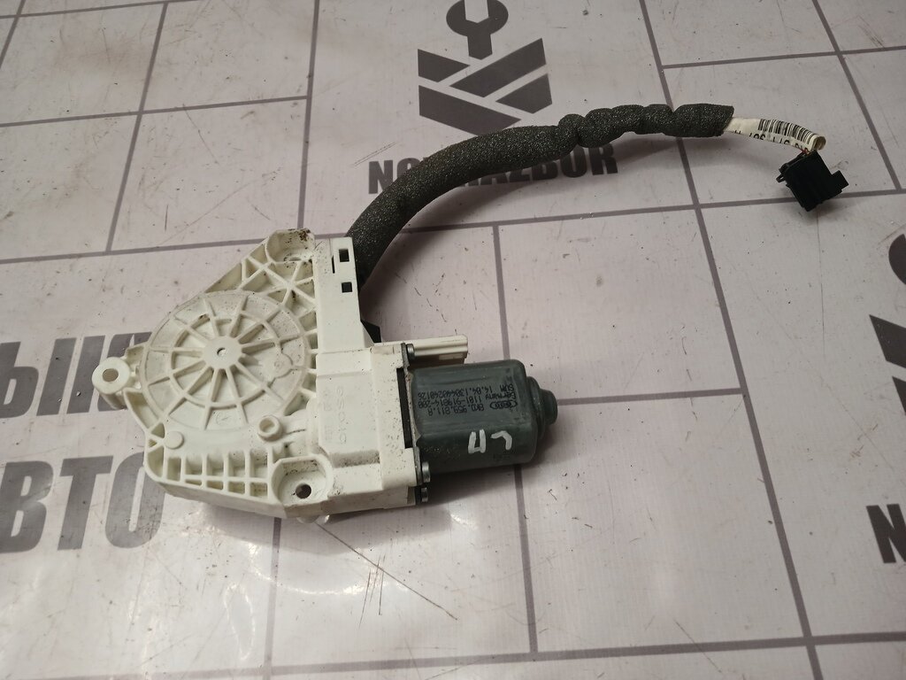 Моторчик стеклоподъемника Skoda Yeti 2009-2018