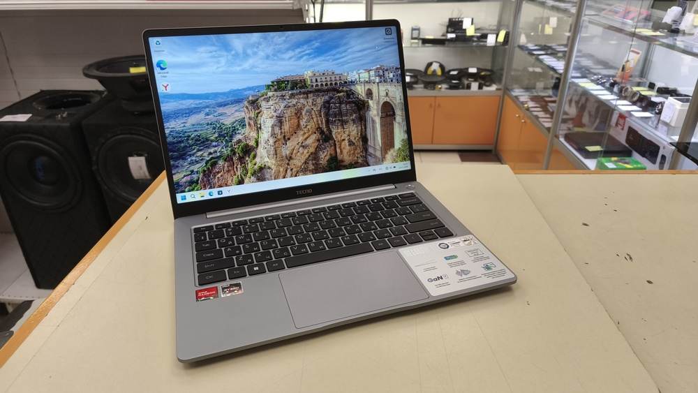 14.1" Ноутбук Tecno Megabook T1, AMD Ryzen 5 7430U, LPDDR4x - 16 ГБ, SSD 512 ГБ, AMD Radeon Graphics, б/у, уценка